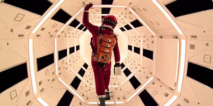 La Escena que Define a Stanley Kubrick: El Salto del Hueso en 2001: Una ...